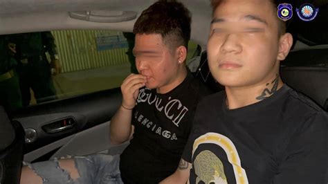 ឃាត់ជន ជាតិចិន ២នាក់ និងរថយន្តមួយគ្រឿង រួមនិង គ្រឿងញៀនមួយចំនួន ធំ សារព័ត៌មាន នគរវត្ត