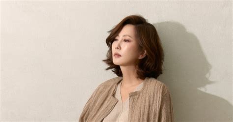 화보 김남주 품격 더한 모던 우먼룩 도시적 시크美