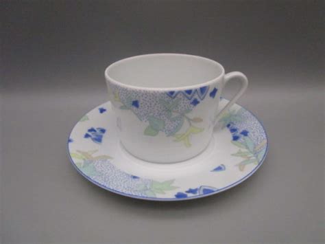 Tasse a thé en porcelaine de Limoges Guy Degrenne Marne Antic