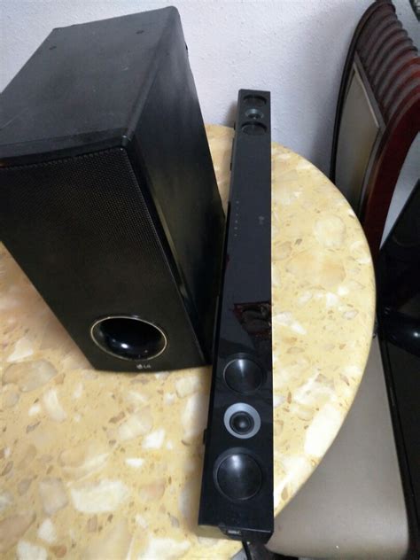Lg Soundbar With Wireless Subwoofer Audio Soundbars Speakers Amplifiers On Carousell