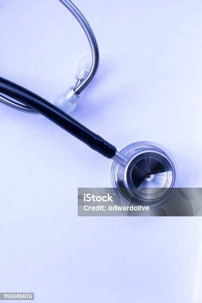 의사 청진 기 심장 심장 병원에서 환자의 심장 박동을 듣고 하는 데 사용 개념에 대한 스톡 사진 및 기타 이미지 개념 개념과 주제 건강 진단 Istock