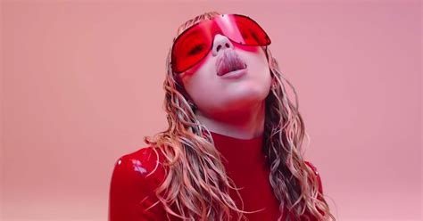 Watch Miley Cyrus New Music Video Mothers Daughter
