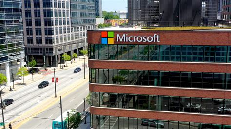 Суперечка через штучний інтелект Microsoft погрожує конкурентам обмеженням даних свого