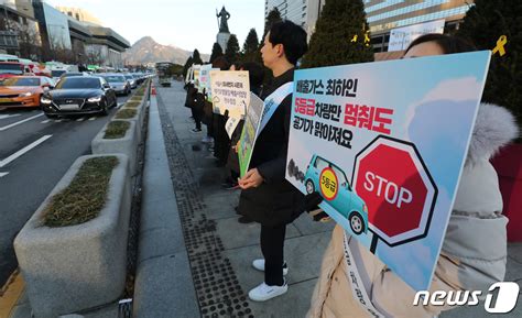 배출가스 5등급 차량만 멈춰도 공기가 맑아져요 뉴스1