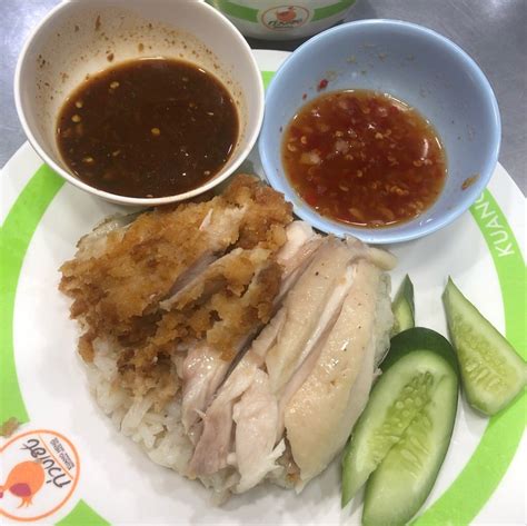 緑とピンクのカオマンガイ食べ比べ Tiffの日常