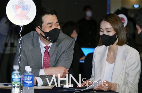 고희진 감독 이숙자 코치 새로운 Kgc인삼공사 포토