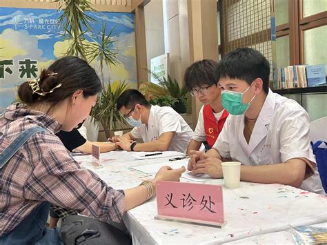 学校“杏林春满”志愿服务队前往湾里天宁社区新时代文明实践站开展服务活动 团委