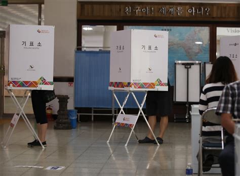 6·1 지방선거 투표율 오전 8시 38 이미지 이투데이
