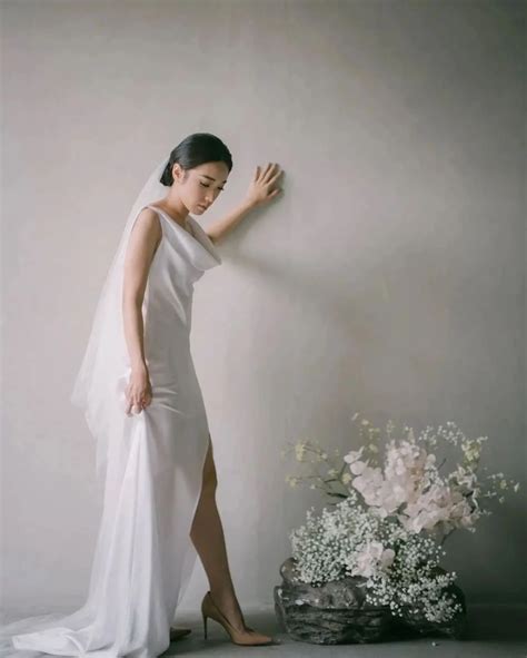 14 Inspirasi Gaun Pengantin Putih Anti Mainstream Elegan Dan Beda Dari