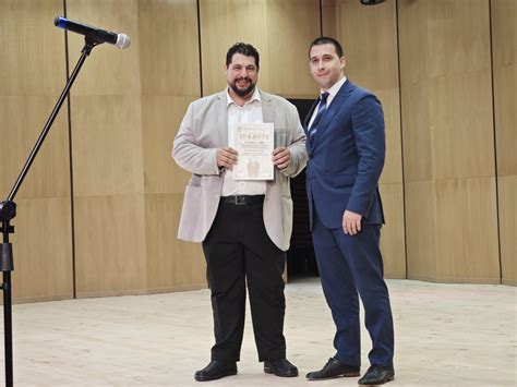 За принос в областта на образованието Oтличиха директори педагози ученици и деца от школи