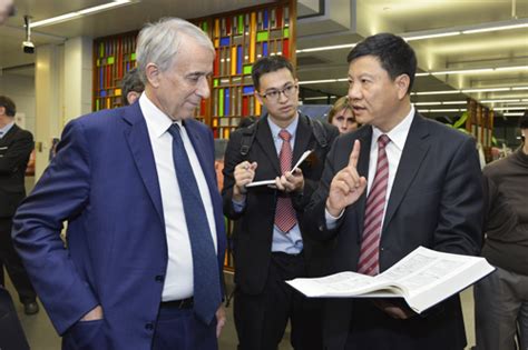 广州图书馆·2013年媒体报道·意大利米兰市市长朱利亚诺·皮萨皮亚访穗参观广州图书馆