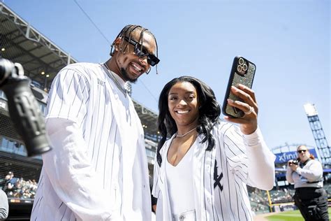 Bears Jonathan Owens Sends Sweet Message To Simone Biles Amid Olympics