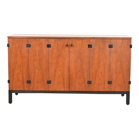 Milo Baughman For Directional Walnut And Ebonized Sideboard Credenza