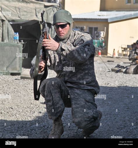 U S Army Sgt Randy Hiser Of Niantic Ill A Military Police Team