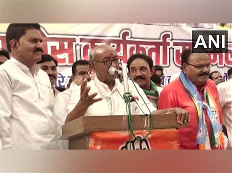 Madhya Pradesh Former Bjp Mp Makhan Singh Solanki Joins Congress