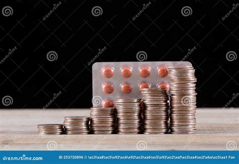 Concepto De Tendencia De Precios De Drogas En La Mesa Foto De Archivo
