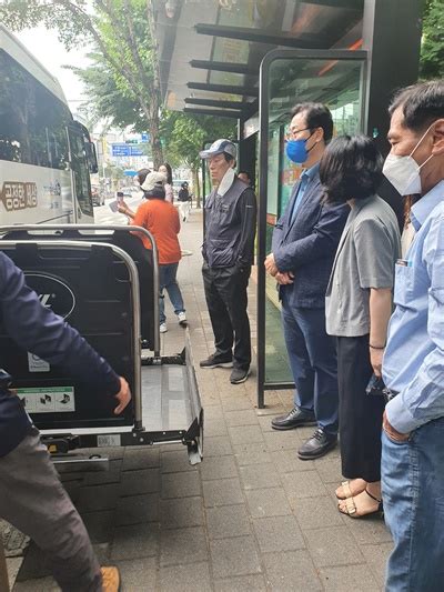 정명근 화성시장 당선인이 16일 오전 병점 화남아파트 오마이포토