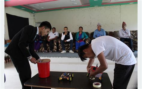 धनकुटामा विद्यार्थीले बनाए विभिन्न स्वचालित सामग्री Dcnepal