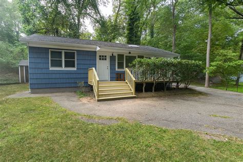 2 Beds 1 Bath House Property Rentals Mount Sinai New York