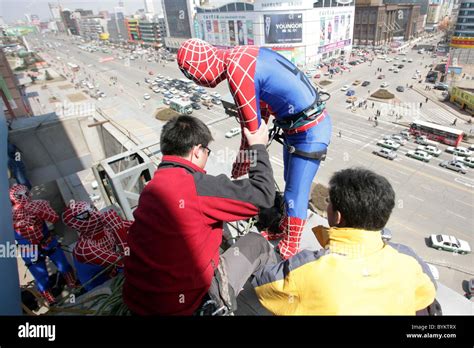 Chinese Spider Man Wows The Public Residents In Jilin City China Couldn T Believe Their Eyes