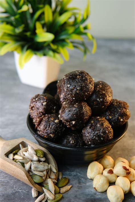 Maa Mitahara Hazelnut And Choco Mom To Be Laddu 200 Gm
