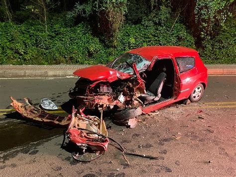 Identificada a mulher que morreu após colisão frontal entre carro e