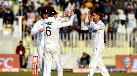 Ist Test Day 3 Pakistan 499 For 7 At Stumps Against England