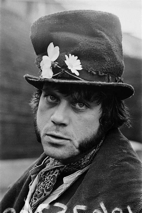 Oliver Reed On The Set Of Oliver 1968 Oliver Reed Famous Faces