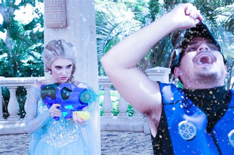 Frozens Real Life Elsa Arrives At Thechive Meet Anna Faith See Mor
