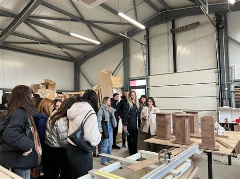 Studentët E Dizajnit Të Integruar Vizituan Shtypshkronjën E Ubt Së