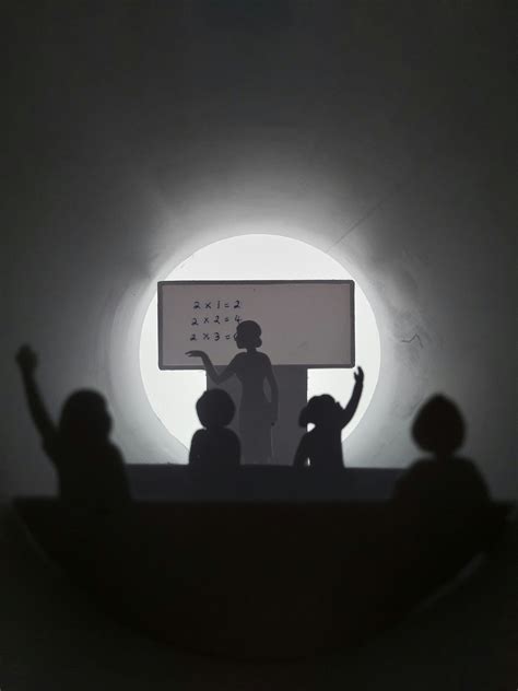 화이트 보드 앞에 서있는 사람들의 그룹 사진 Unsplash의 무료 엑스포 2020 이미지