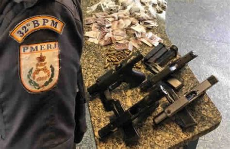 Quatro Bandidos Morrem Em Troca De Tiros Com A Pm Em Macaé