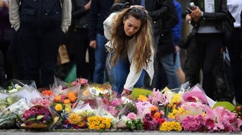 وقفة حاشدة بالشموع لتأبين ضحايا هجوم لندن بريدج Bbc News عربي