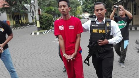 Kepala Dipukul Dengan Kayu Balok Pencuri Bawa Kabur Ponsel Dan Arloji