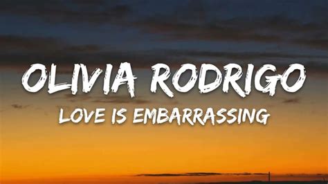 متن و ترجمه آهنگ Love Is Embarrassing از Olivia Rodrigo ماگرتا