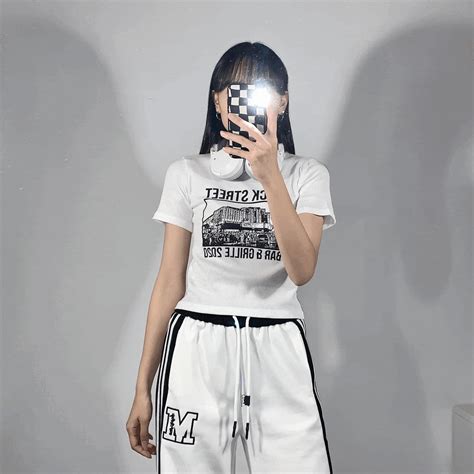 Brick Street 프린팅 그래픽 쫀쫀 슬림 세미 크롭 반팔 Y2k 키치 유니크 빈티지 힙한 무드 데일리 티셔츠 에이블리