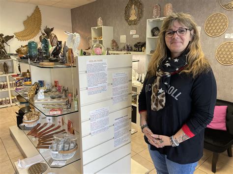 L ancienne aide soignante ouvre son commerce dédié aux pierres à Saint