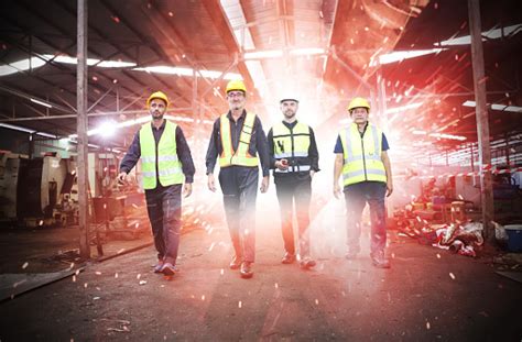 엔지니어 팀 산업 공장 노동자 공장 운영자를 위한 창고 작업장 기계 공학 팀 생산의 유지 보수 및 교육을 위한 전체 기술 품질 30 34세에 대한 스톡 사진 및 기타 이미지