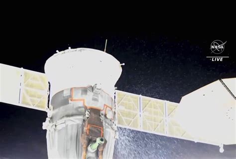 Crisis En La Estación Espacial Internacional Una Fuga Deja Sin