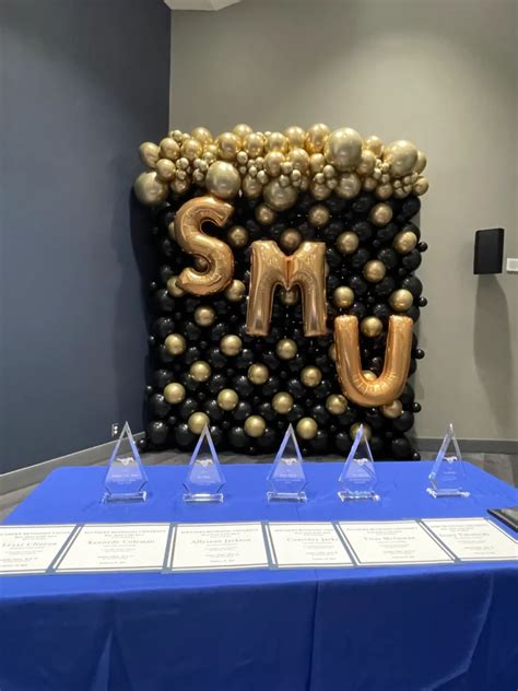 Balloon Wall Smu Mvfiestas And Balloons