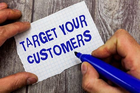 필기 텍스트 작성 대상 고객입니다 특정 범위와 관심 잠재적인 사용자 및 구매자를 의미 하는 개념 의존에 대한 스톡 사진 및 기타