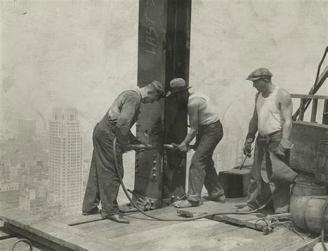Historical Photos Show The Construction Of Empire State Building In Nyc