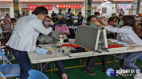 照顧原民長輩視力 高市府媒合慈善協會、公會到茂林贈眼鏡