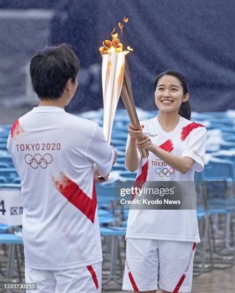 Passing Of The Torch Photos And Premium High Res Pictures Getty Images