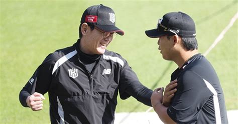 포토 이강철 감독 네 홈런으로 6연승 가자