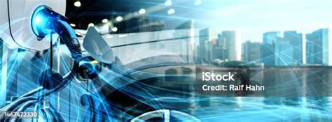 Co2 배출량을 줄이기 위해 지속 가능한 소스에서 생산된 친환경 에너지 및 에코 전력을 개념으로 한 전기 자동차용 Ev 충전소 충전에 대한 스톡 사진 및 기타 이미지