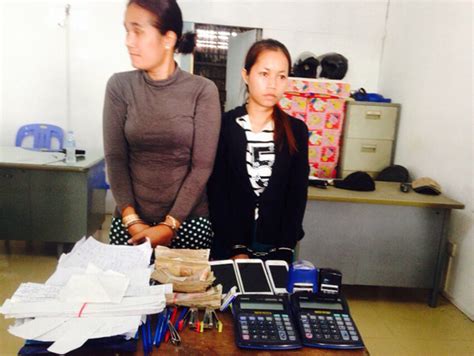 សមត្ថកិច្ច នគរបាល ខណ្ឌ ជ្រោយចង្វា ឃាត់ខ្លួន អ្នក កត់និងញៀន ល្បែង កន្ទុយលេខ ២ នាក់ បញ្ជូន ទៅ