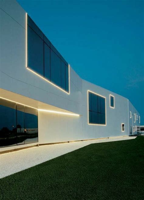 Pin by خالد on مطلوب البحث عن اشباهها Facade lighting