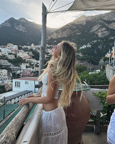 Scarlet Stallone Olivia Chatfield Instagram Boho Resort Lace