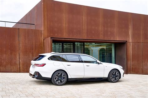 벌써부터 기대감 폭주bmw 5시리즈 투어링 하이브리드로 나온다면 이런 모습